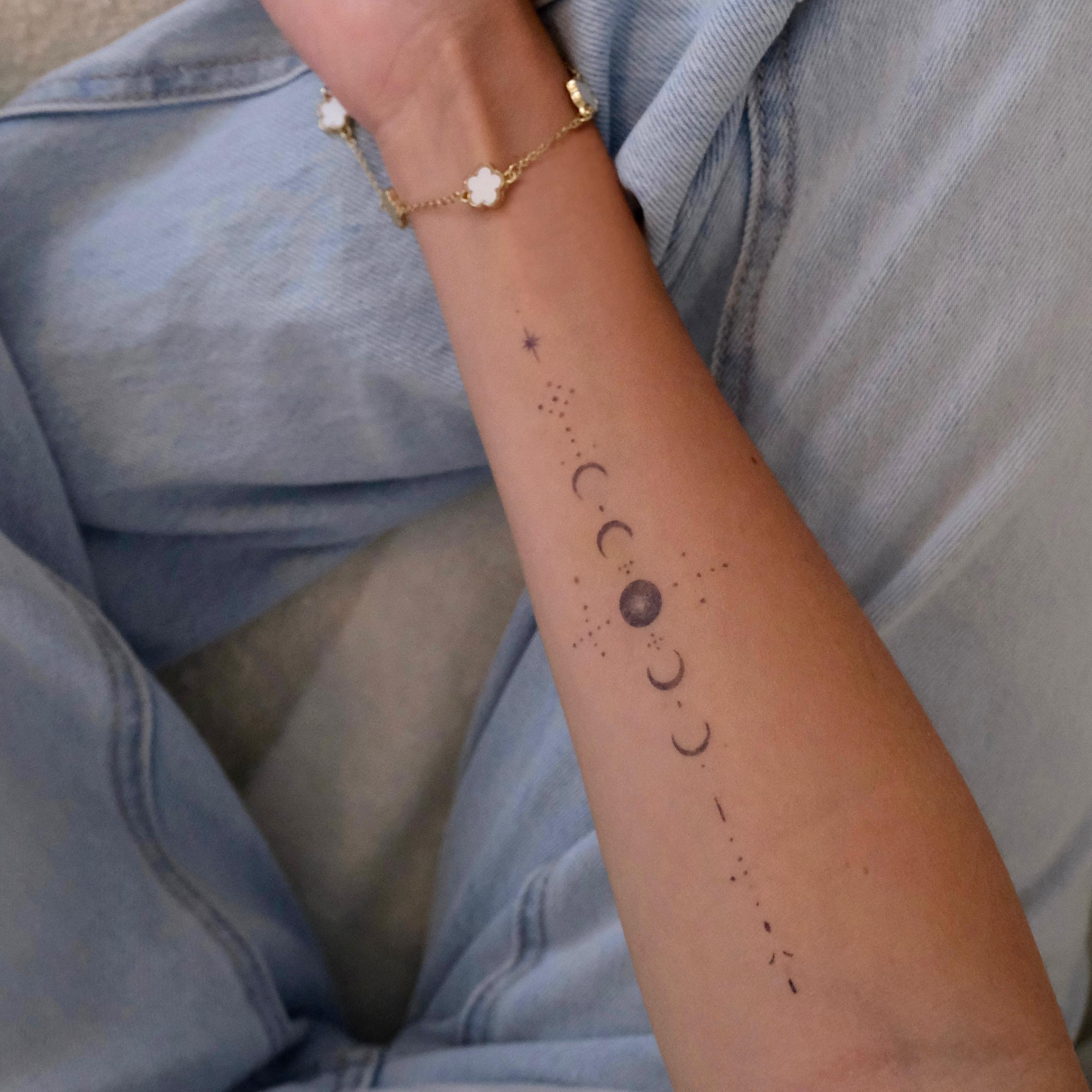 Mond Zeichnung Tattoo Einfach, Zart Und Voller Bedeutung – Dieses
